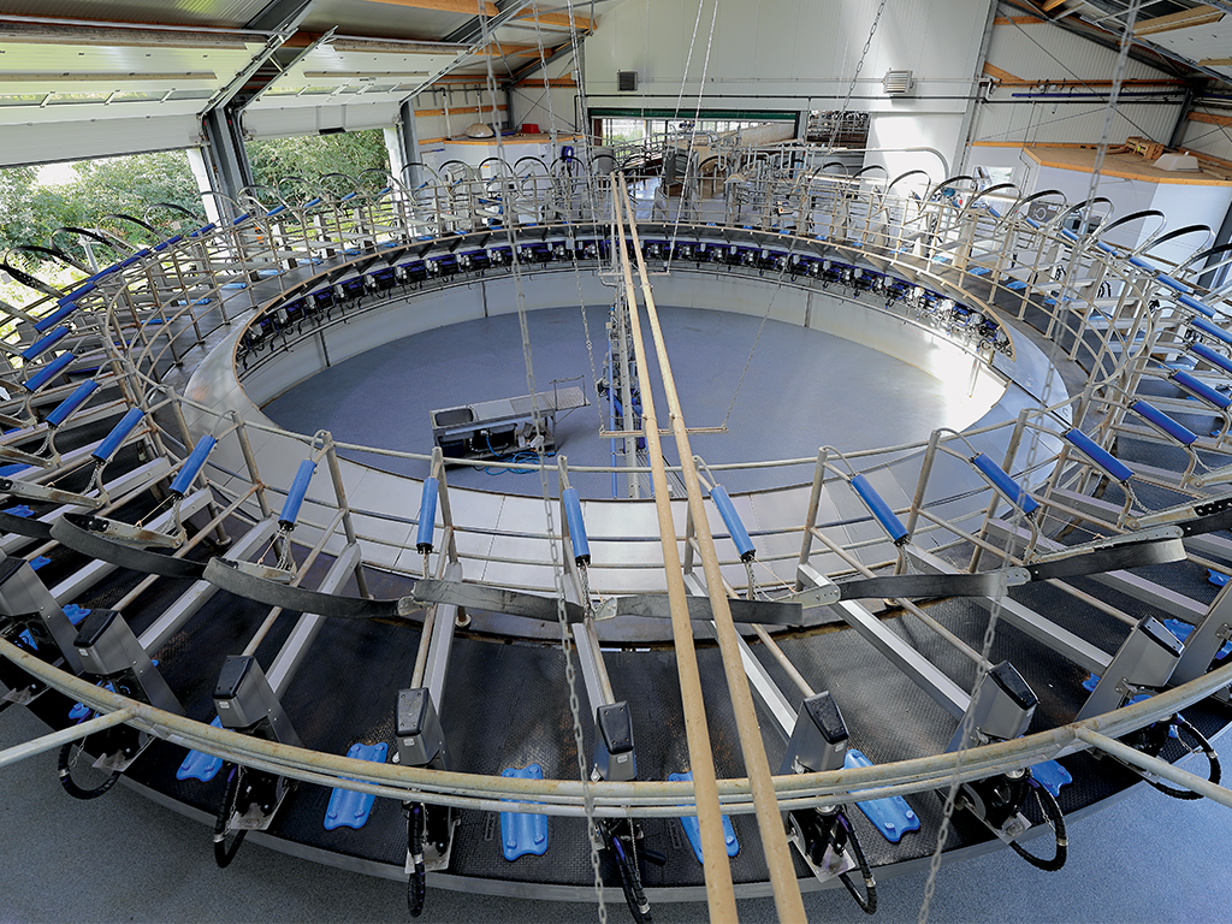 DeLaval Rotary milking system E300 - DeLaval