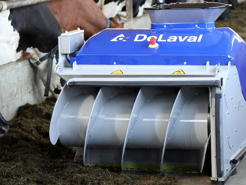 DeLaval OptiDuo™ Robotic Feed Pusher