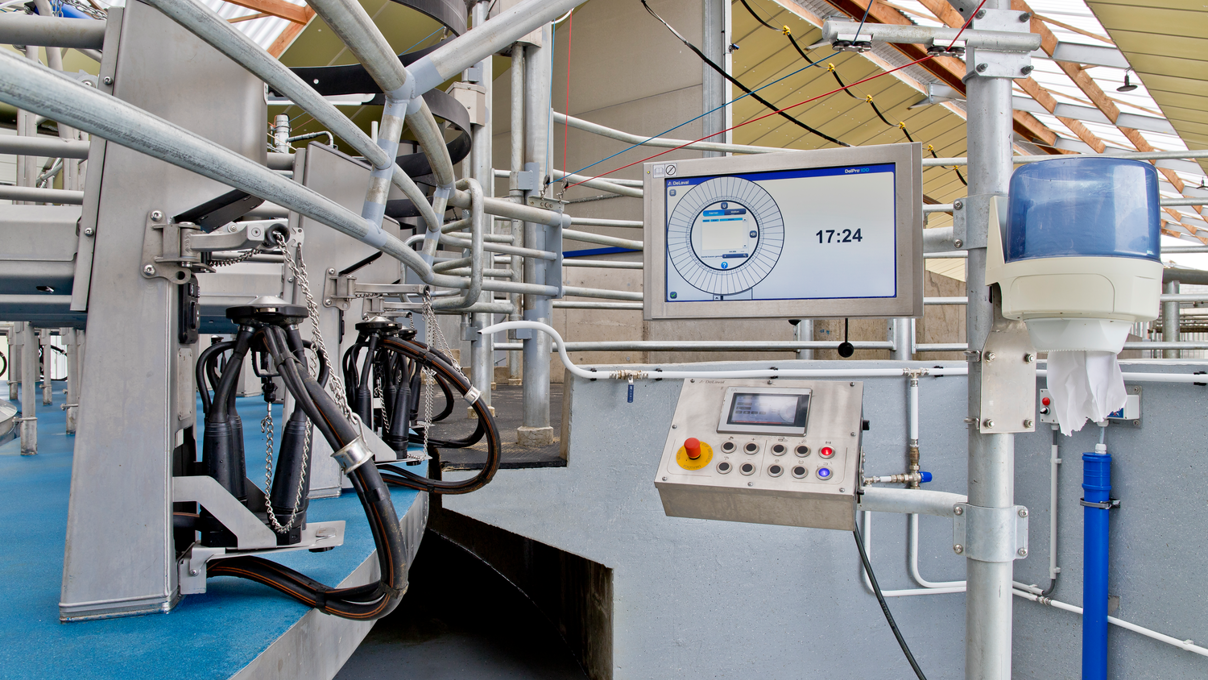 DeLaval rotary milking system E500 - DeLaval